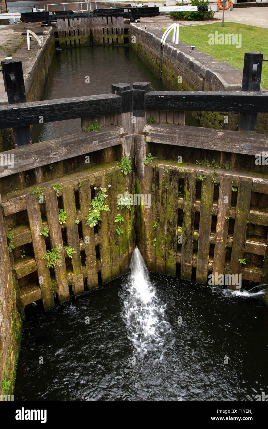 Leeds weir hi-res stock photography and images - Alamy