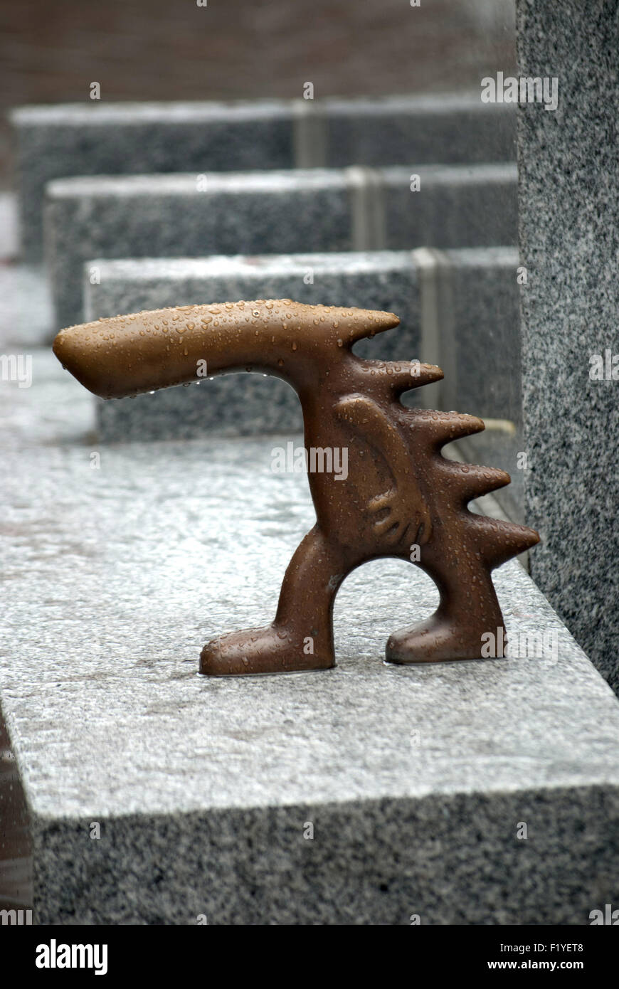 Sculpture artwork leeds hi-res stock photography and images - Alamy