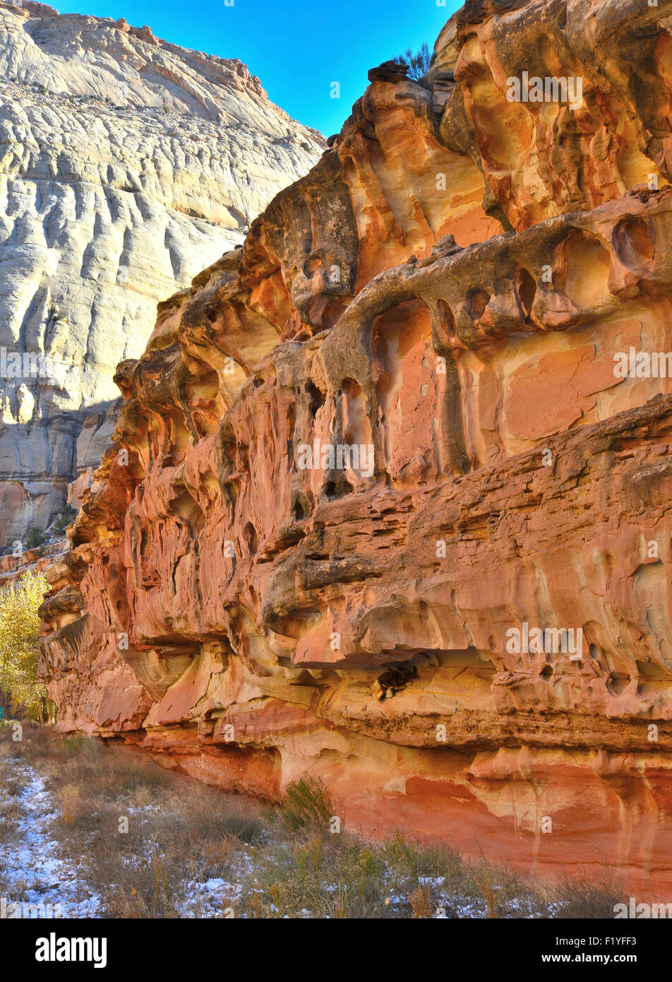 Rock wall along highway hi-res stock photography and images - Alamy