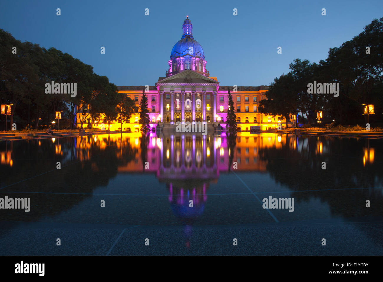 Reflection,Edmonton,alberta legislature building Stock Photo - Alamy