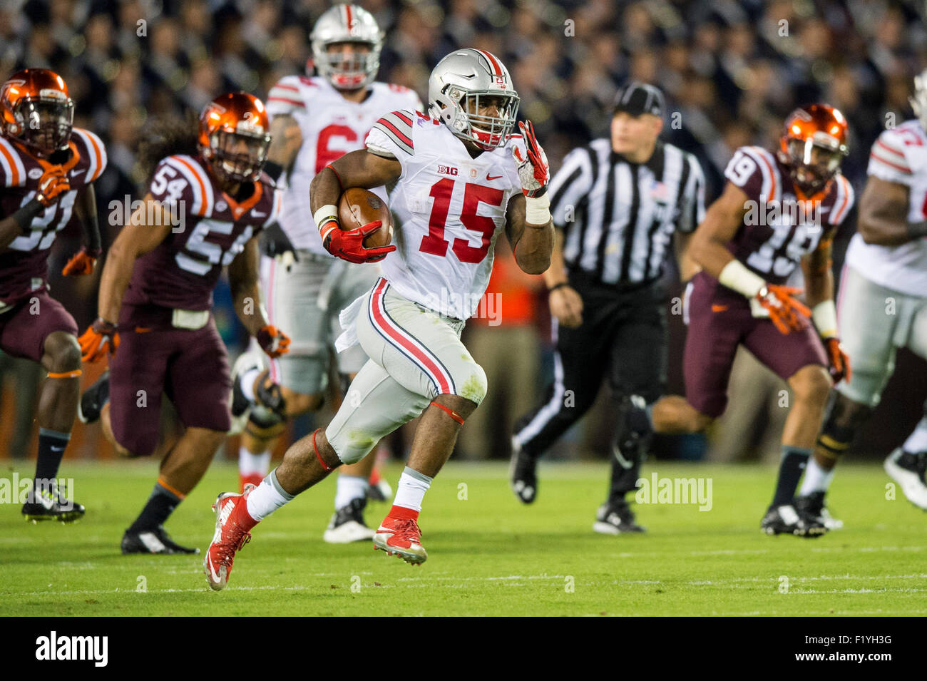 Ohio State running back Ezekiel Elliott (15) runs for a touchdown ...