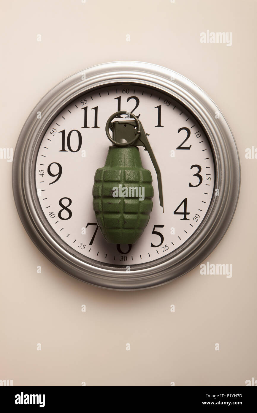 Grenade cut out hi-res stock photography and images - Alamy