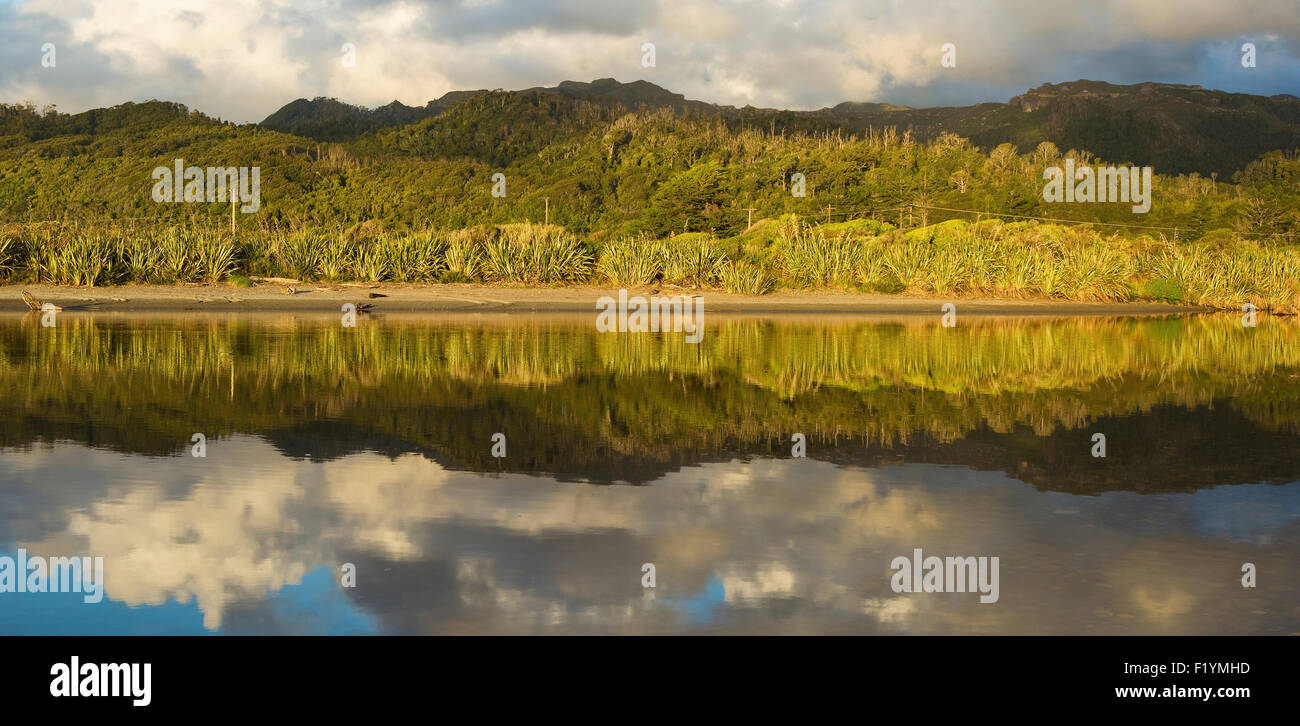 Rapahoe beach hi-res stock photography and images - Alamy