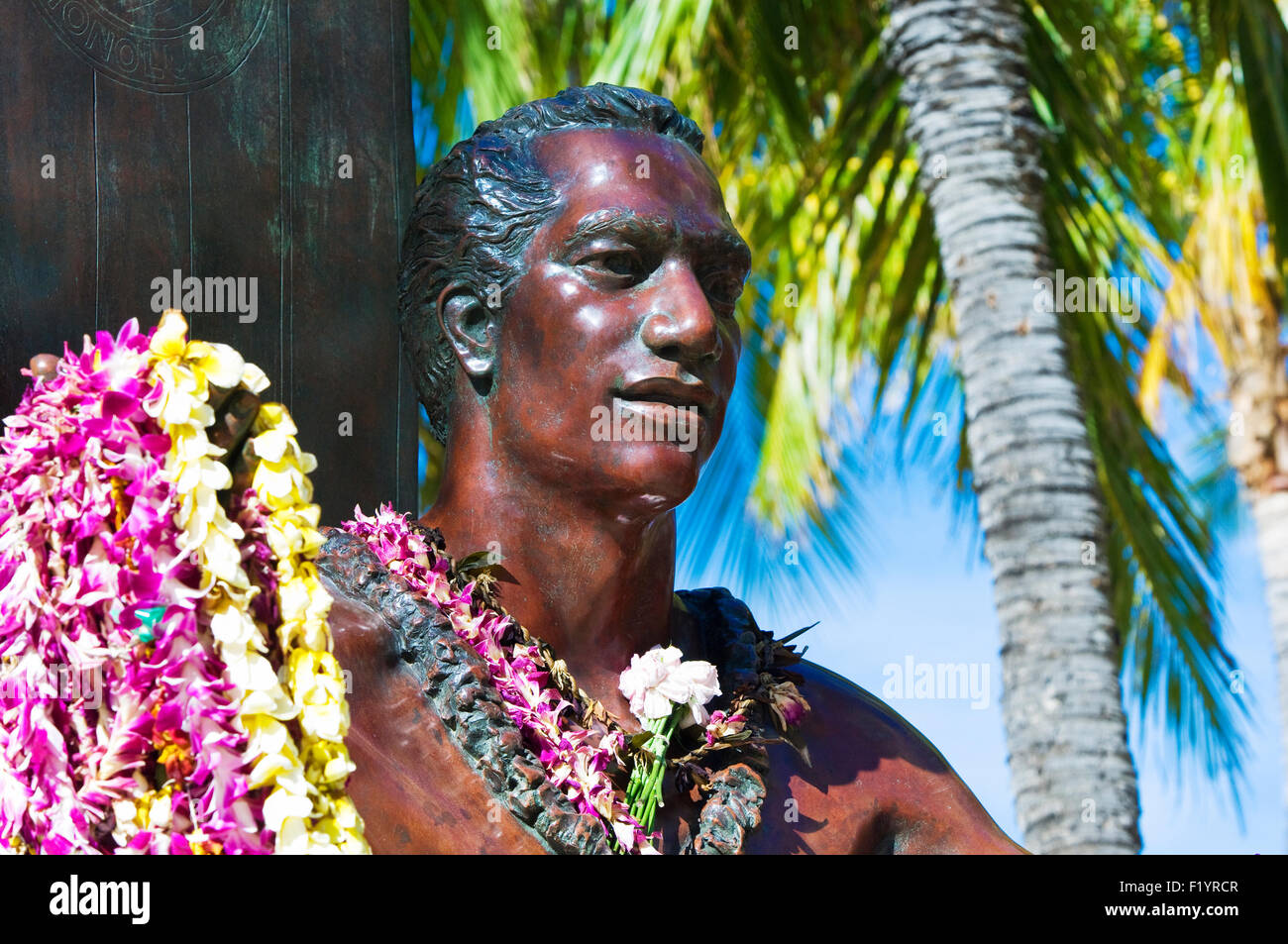 The bronze statue of Duke Paoa Kahanamoku at Waikiki beach Stock Photo ...