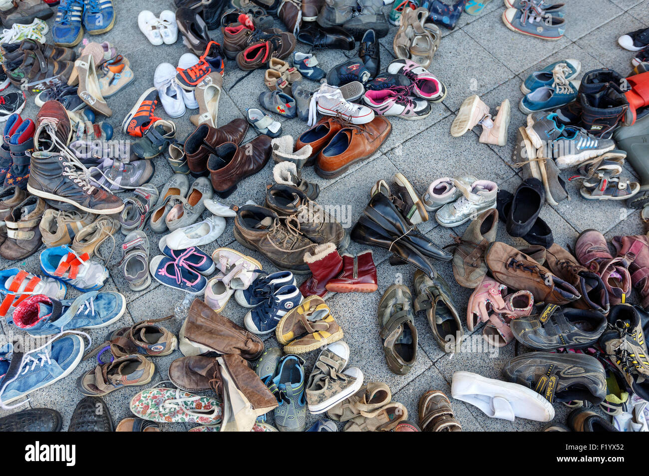 shoes, migrants, refugees, Budapest Keleti railway station Stock Photo ...
