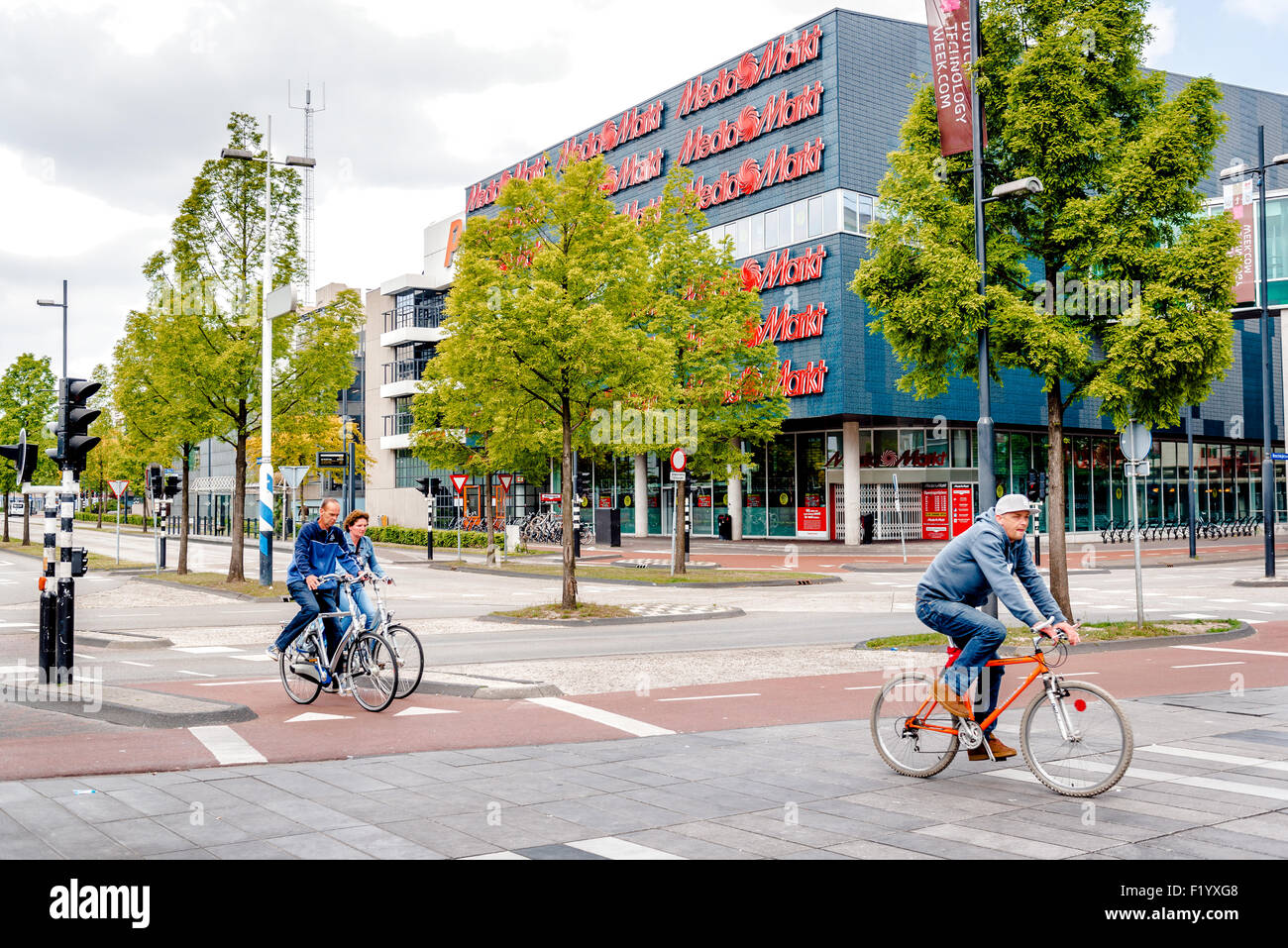People crossing the street by bicycle Stock Photo - Alamy