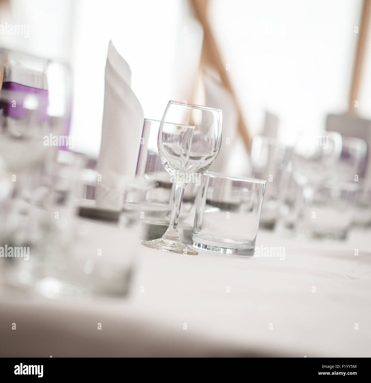 Banquet table hi-res stock photography and images - Alamy