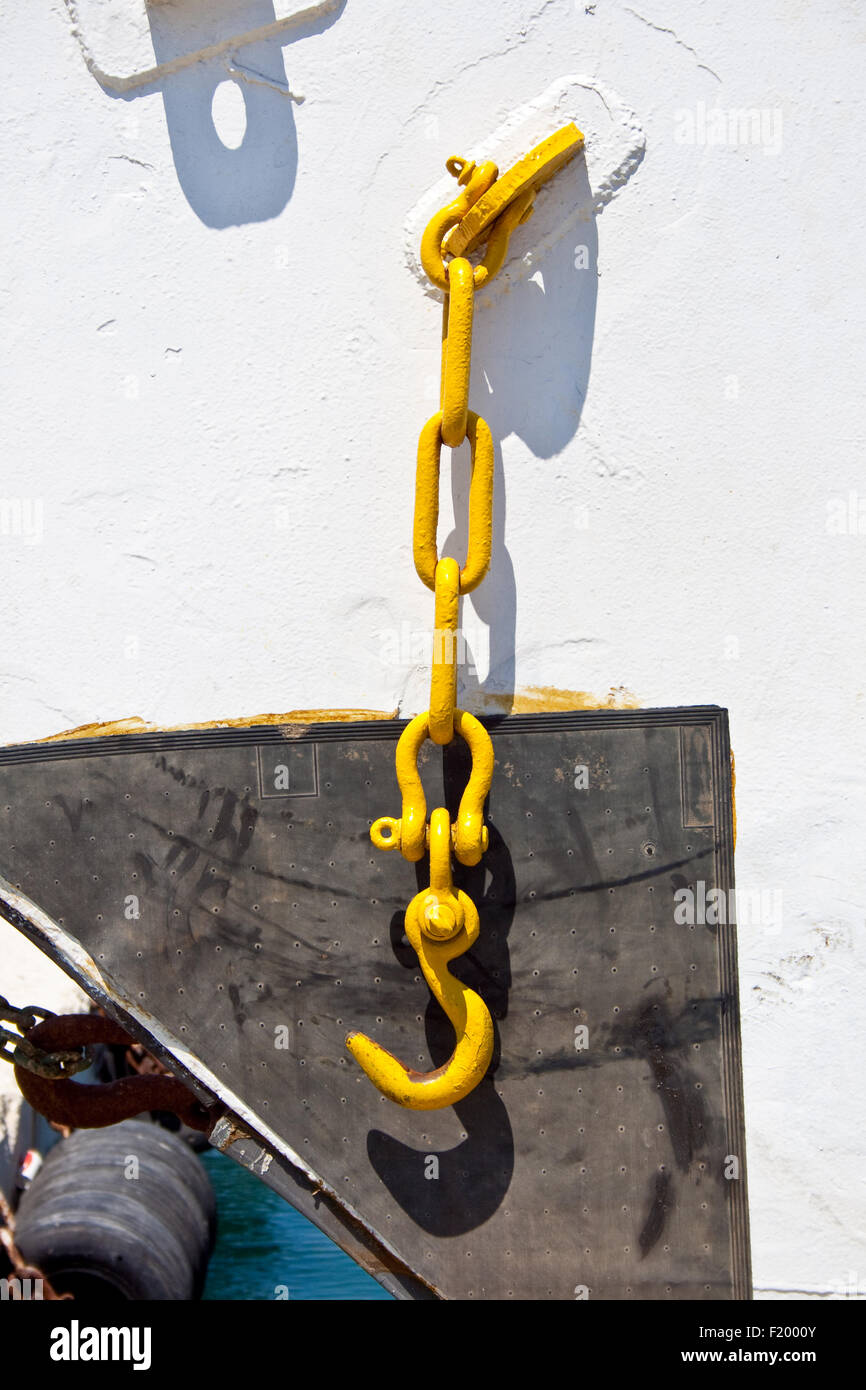 Yellow anchor hi-res stock photography and images - Alamy