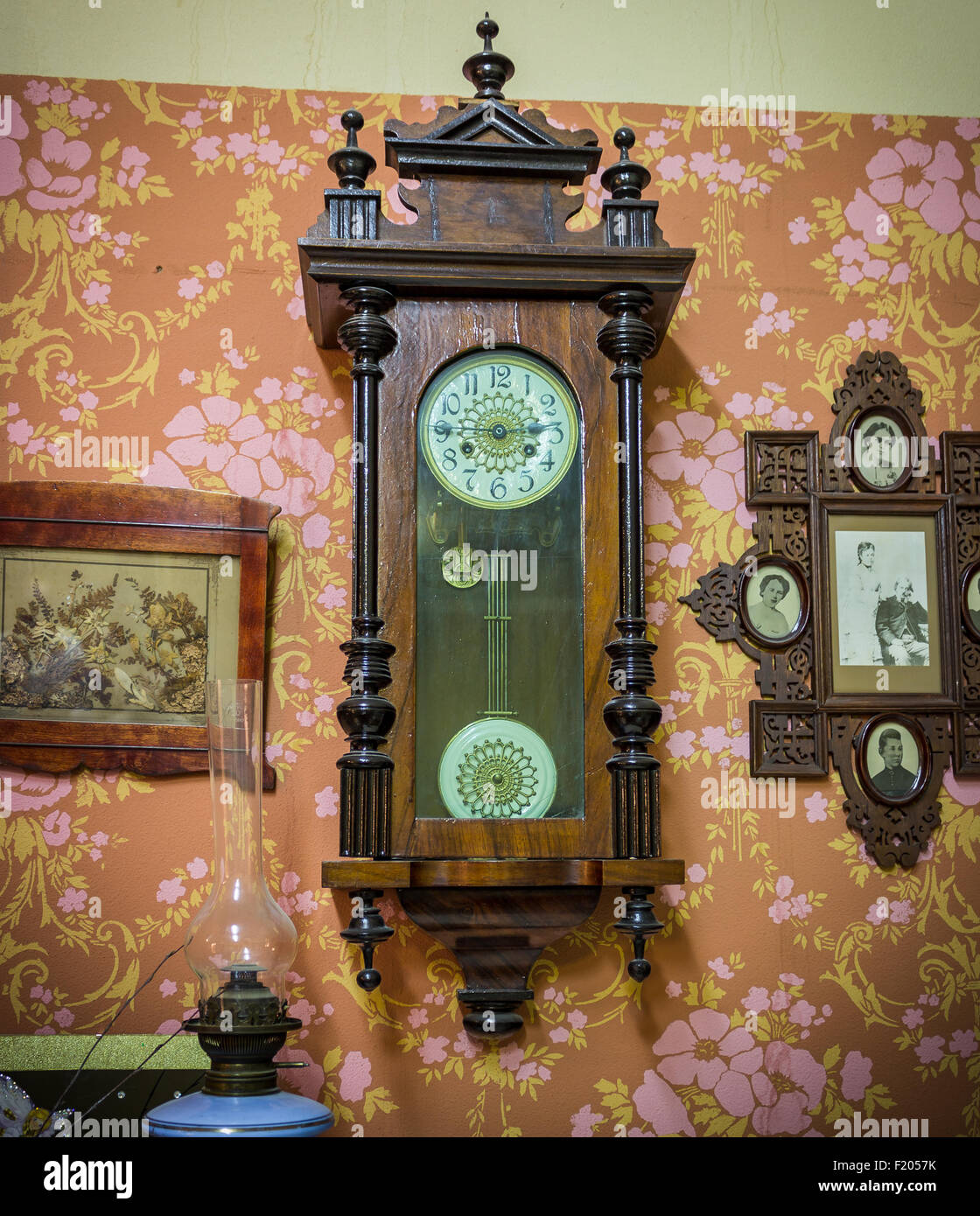 Mechanical watch interior hi-res stock photography and images - Alamy