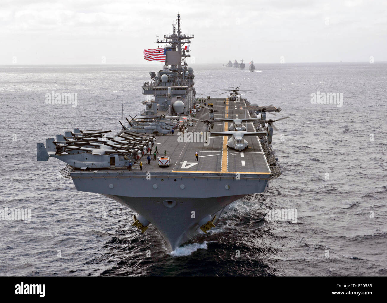 US Navy amphibious assault ship USS Boxer leads a formation of ...