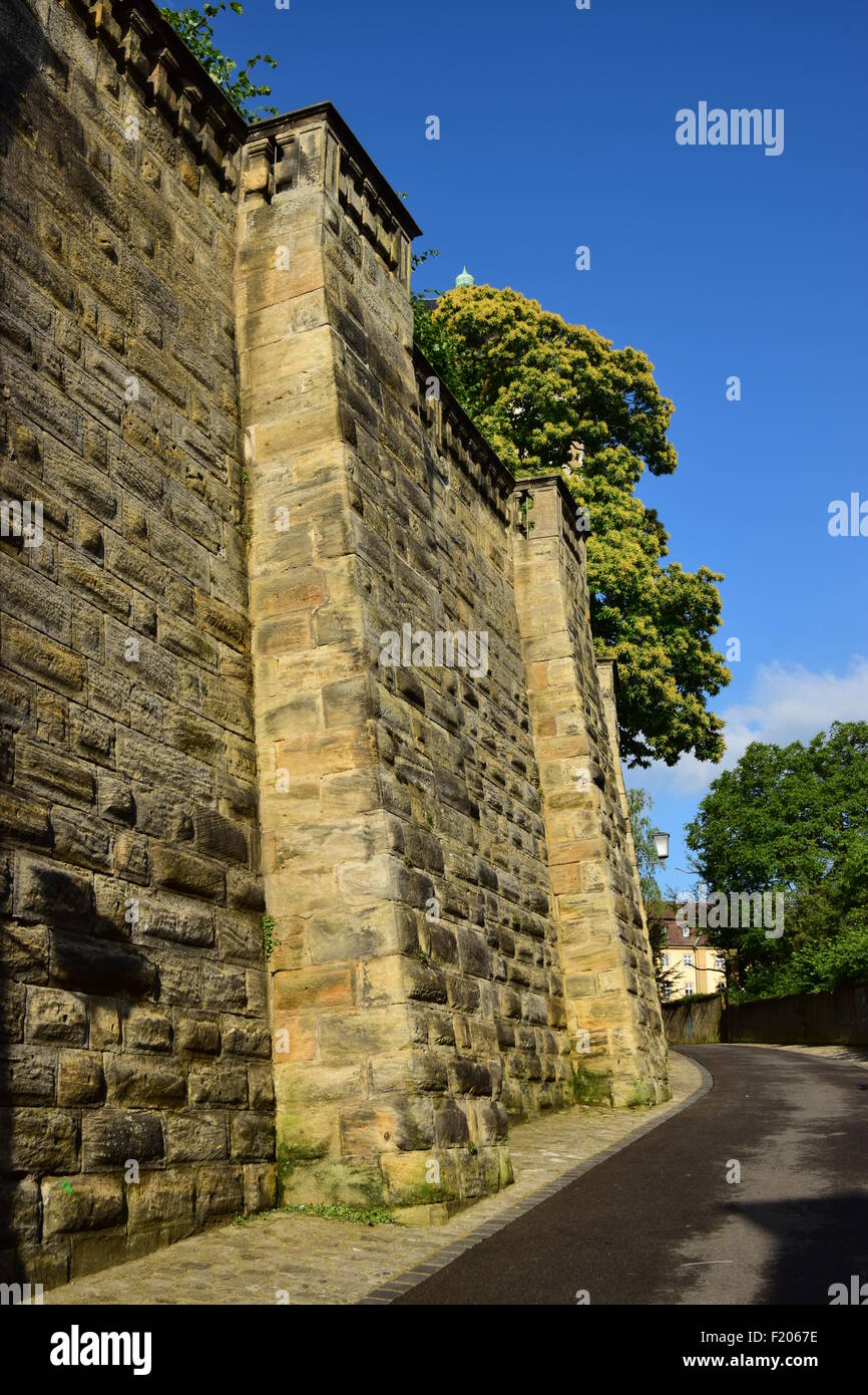 Fortification wall in medieval hi-res stock photography and images - Alamy
