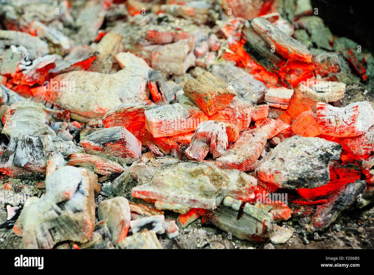 Barbecue embers hi-res stock photography and images - Alamy
