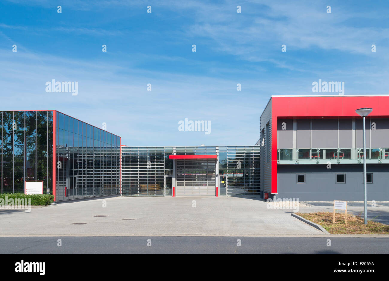 Warehouse exterior front hi-res stock photography and images - Alamy