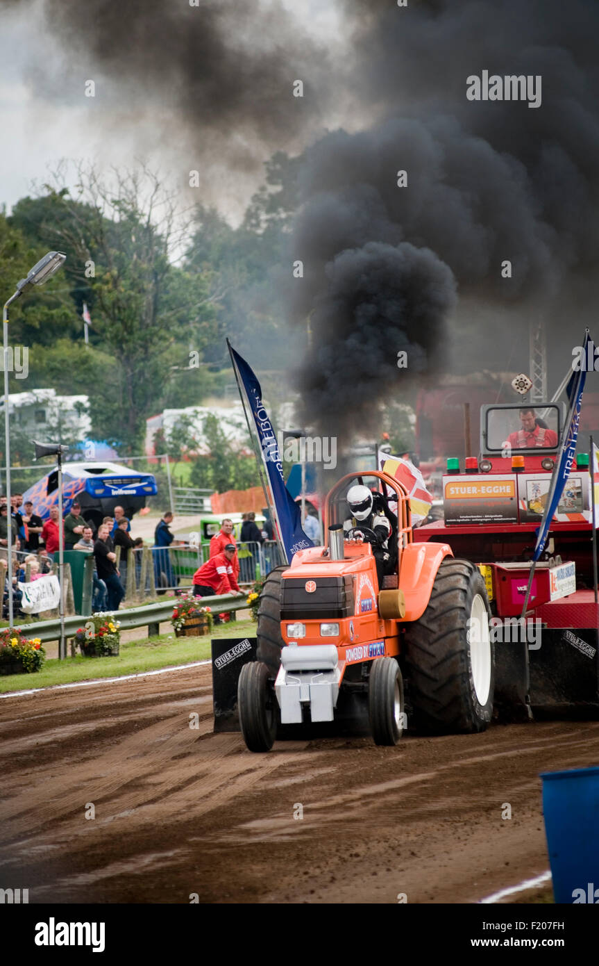 tractor pull pulling puller pullers diesel smoke thick black smokey ...