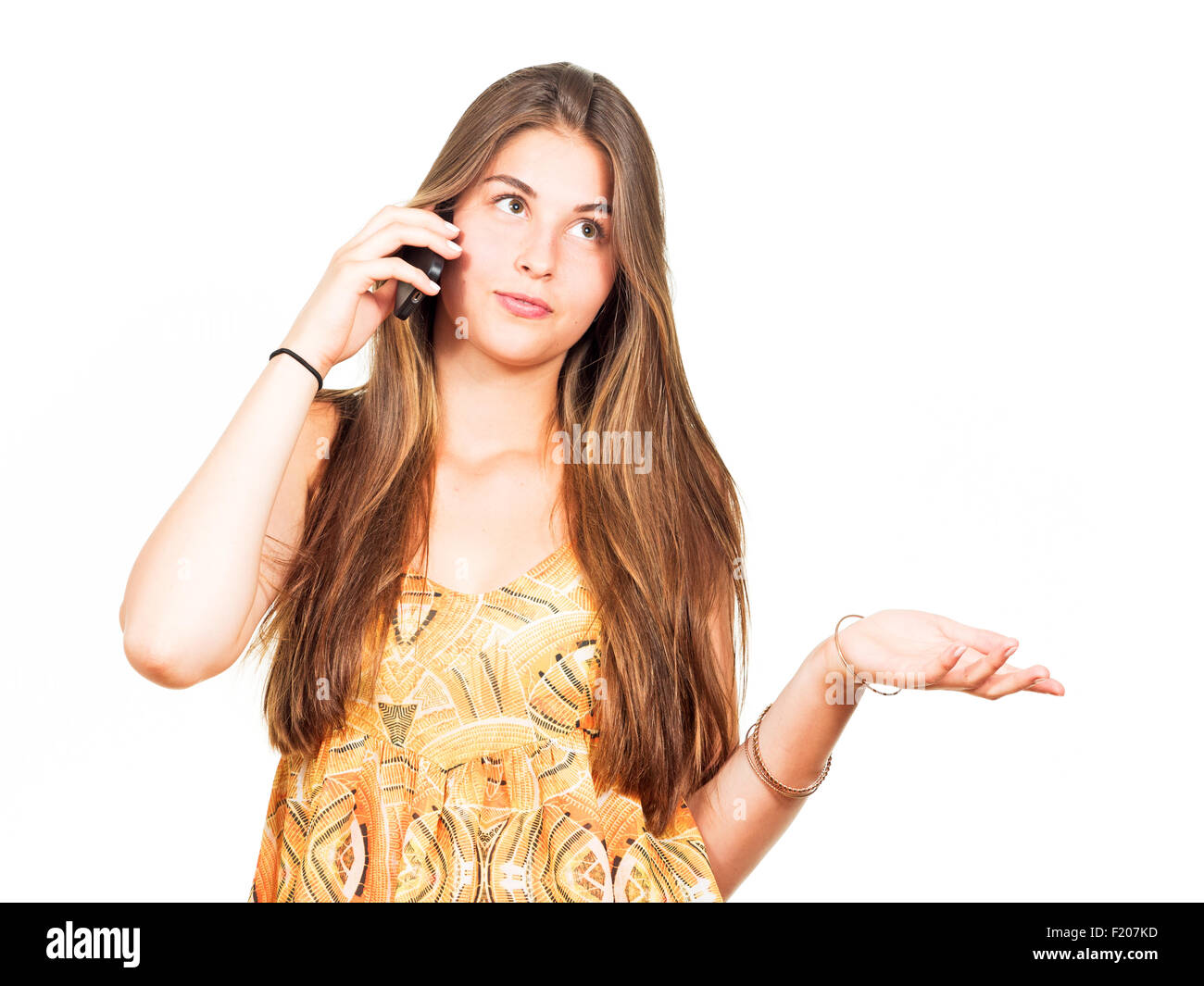 attraktive junge Frau telefoniert mit Handy Stock Photo - Alamy