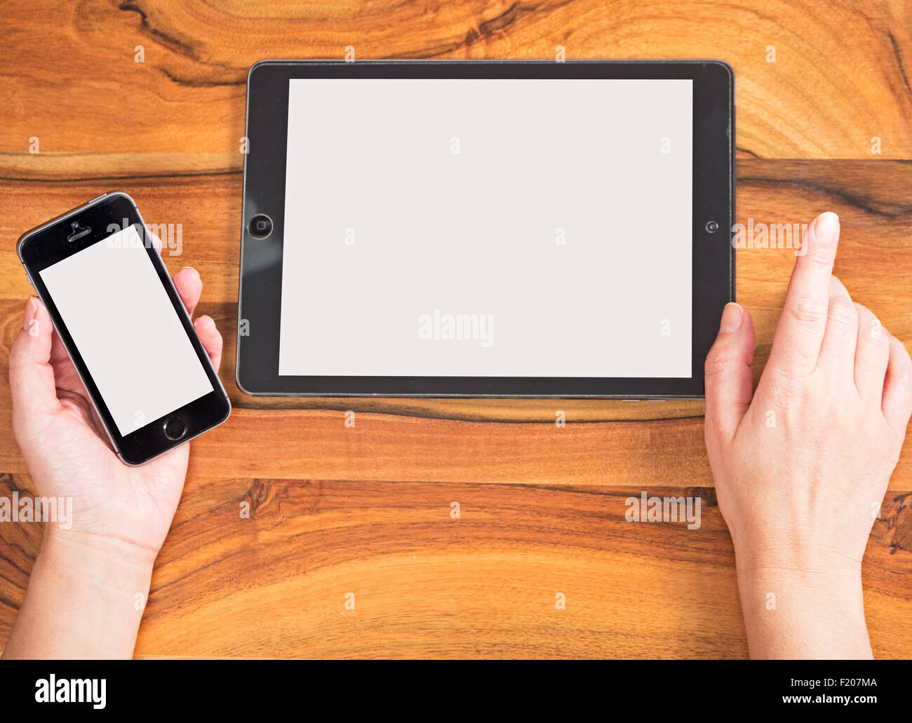 Hände mit Handy und Tablet Computer Stock Photo - Alamy