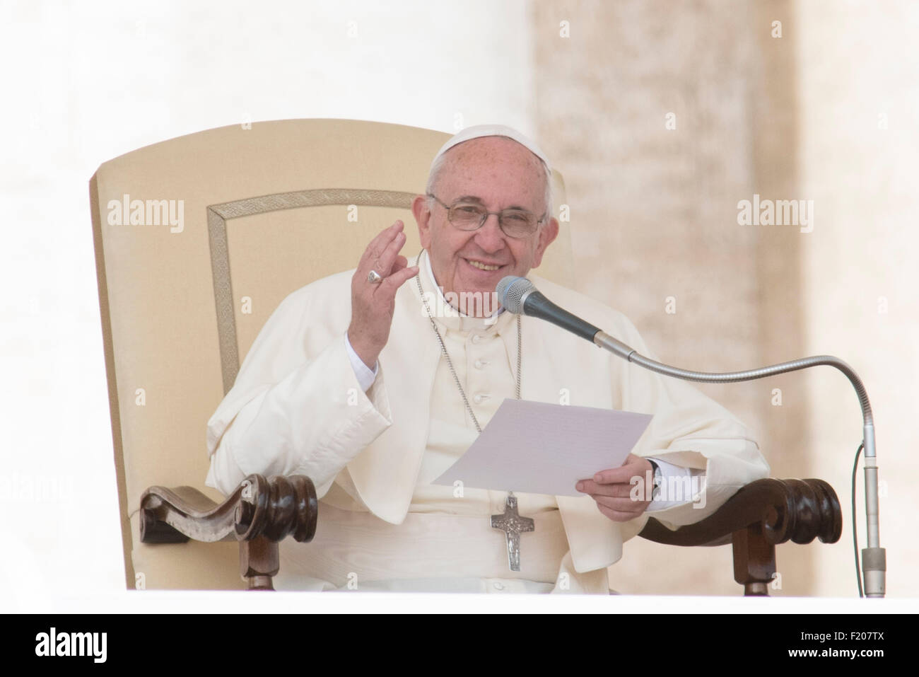 Pope francis general audience vatican hi-res stock photography and ...