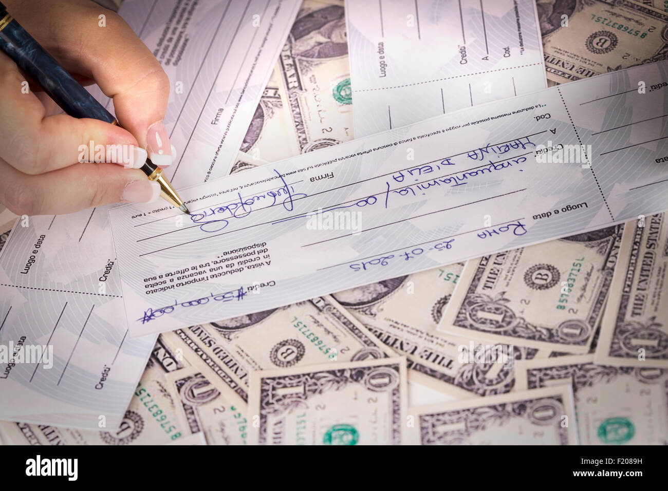 Check signature hi-res stock photography and images - Alamy