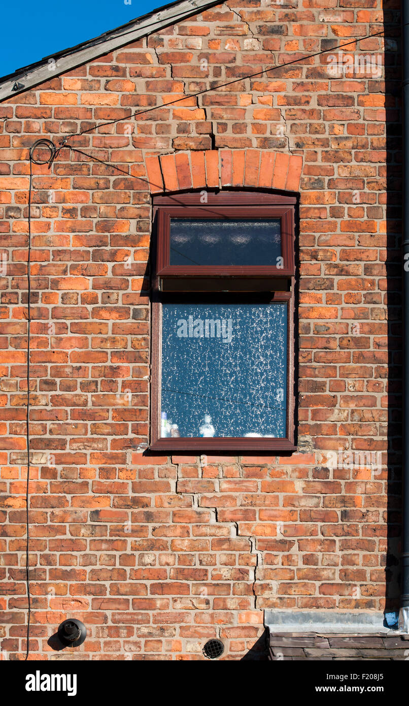 step cracking to brickwork of a brick house caused by subsidence Stock ...