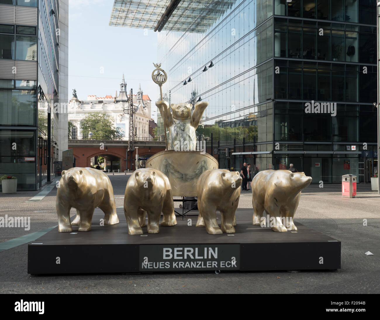 Neues Kranzler Eck am Kurfürstendamm in Berlin Stock Photo - Alamy