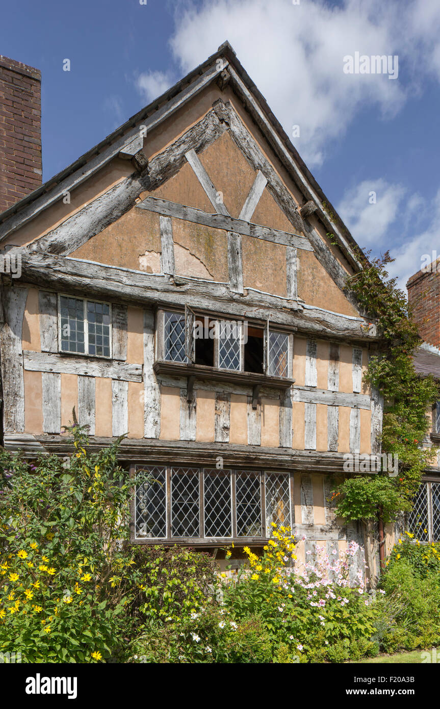 Timber framed cottages hi-res stock photography and images - Alamy