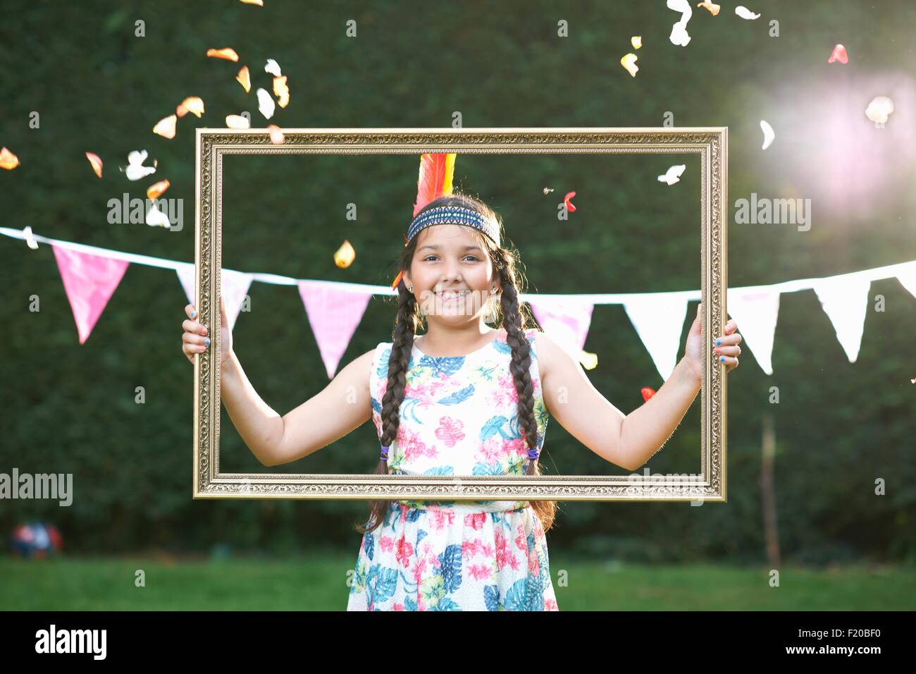 Tive american costume hi-res stock photography and images - Alamy