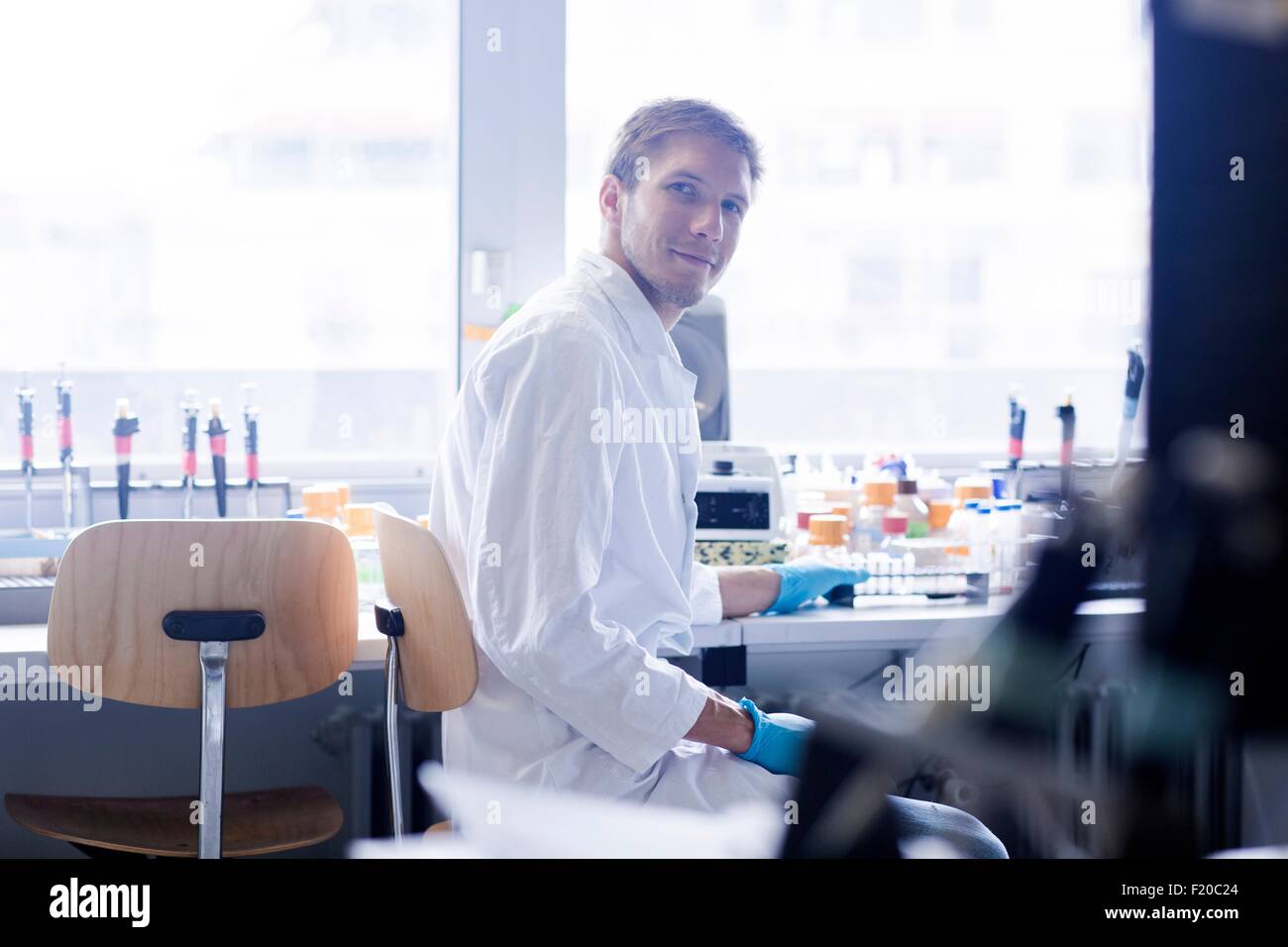Lab bench hi-res stock photography and images - Alamy