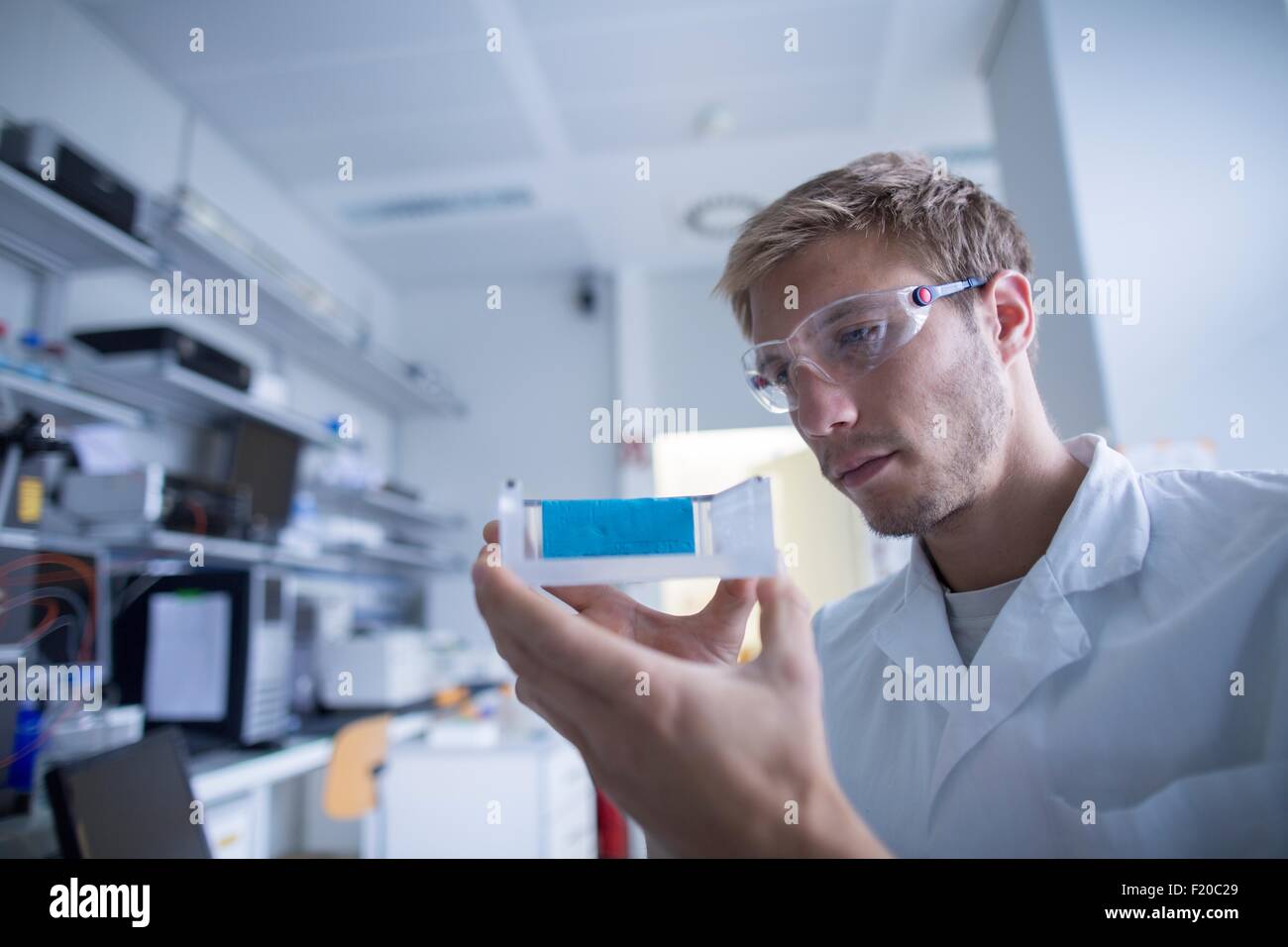 Experiment observation hi-res stock photography and images - Alamy