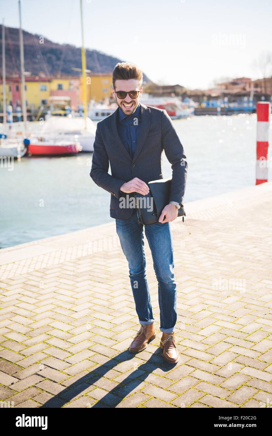 Man carrying briefcase hi-res stock photography and images - Alamy