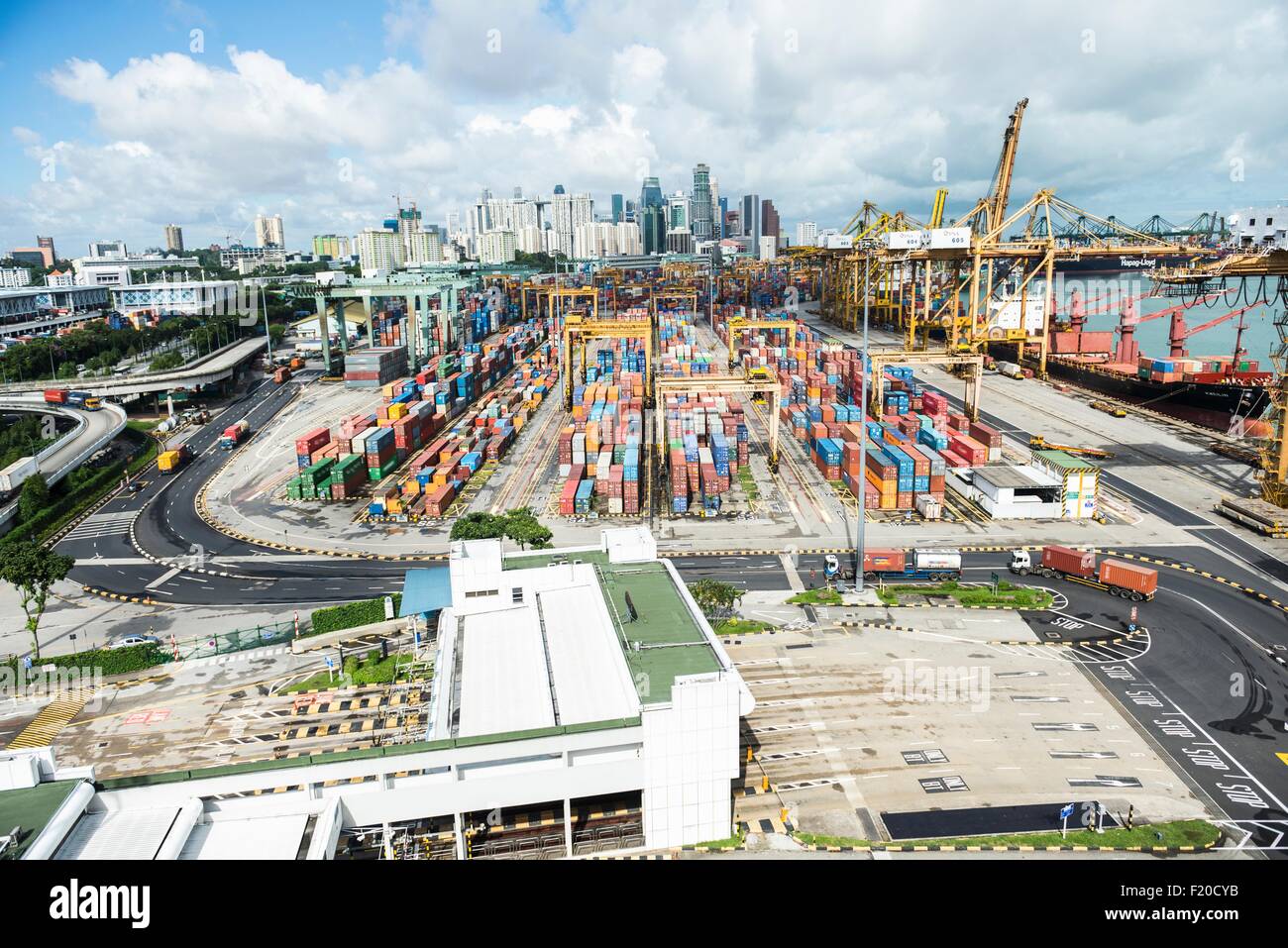 Container port of singapore hi-res stock photography and images - Alamy