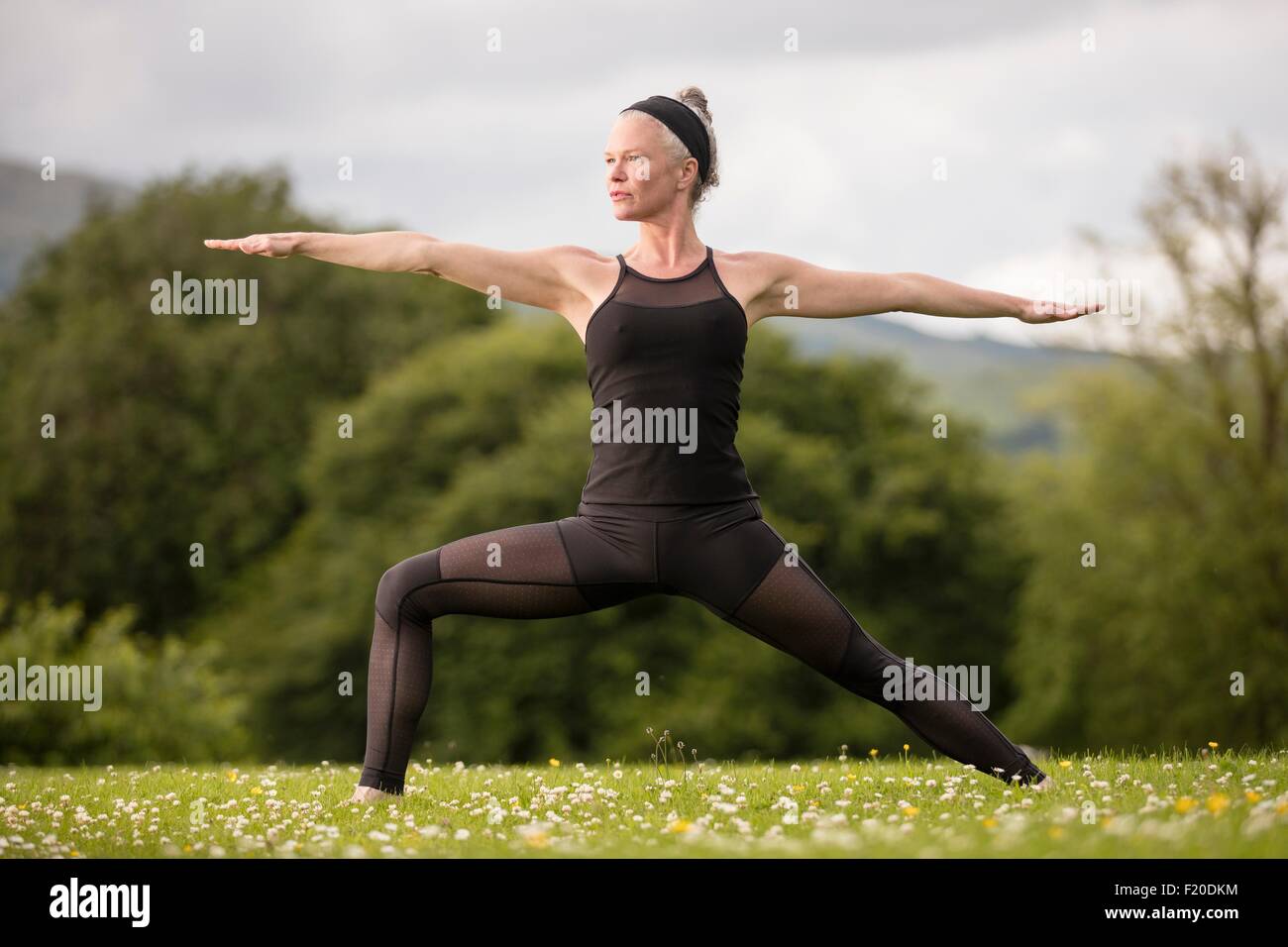 Open pose hi-res stock photography and images - Alamy