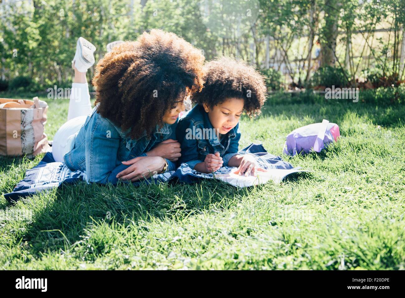 Child reading book hi-res stock photography and images - Alamy