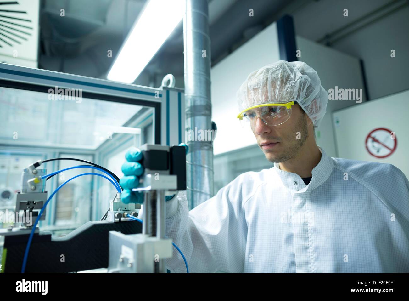 Cleanroom hi-res stock photography and images - Alamy