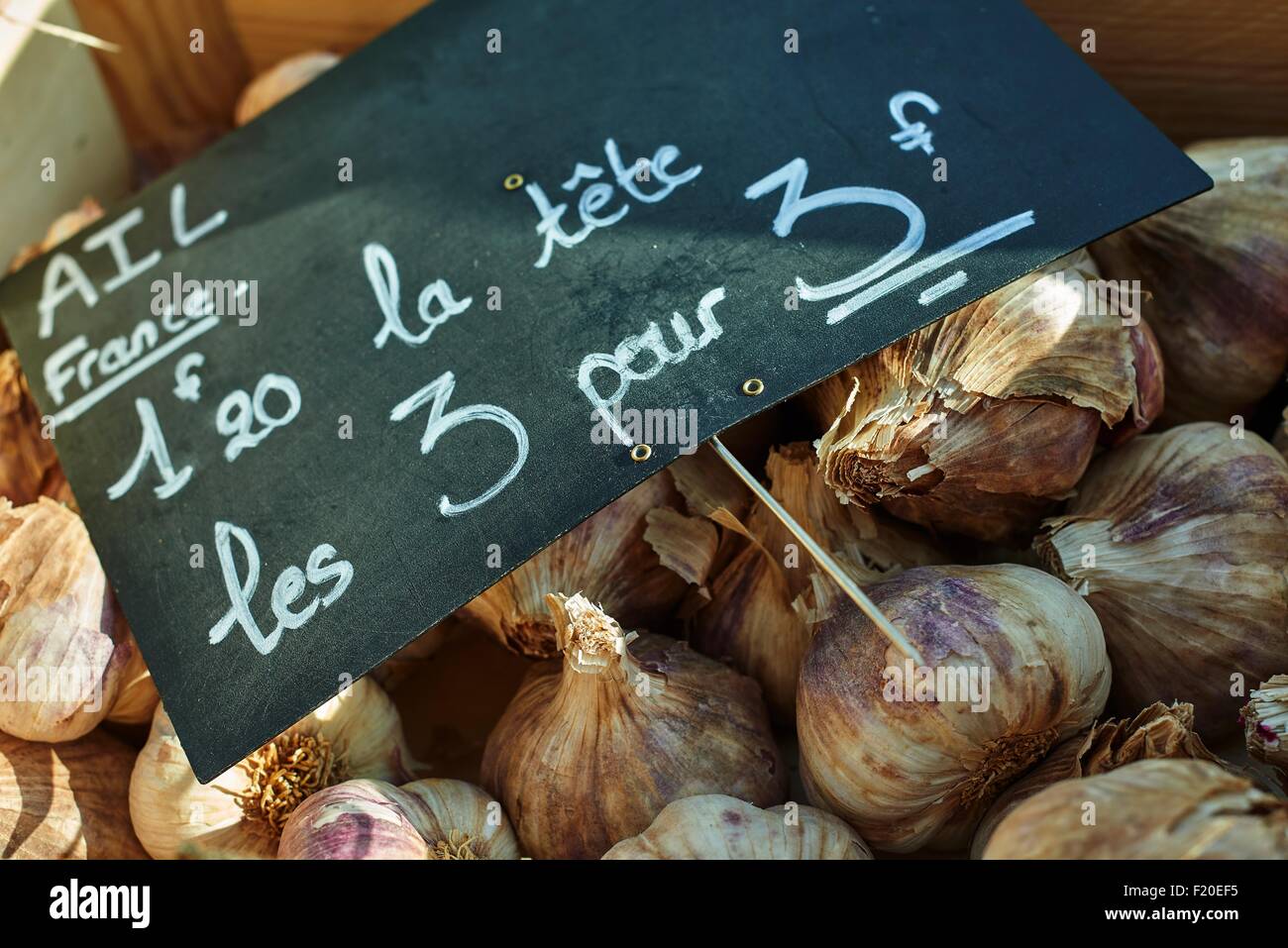French market stall hi-res stock photography and images - Alamy