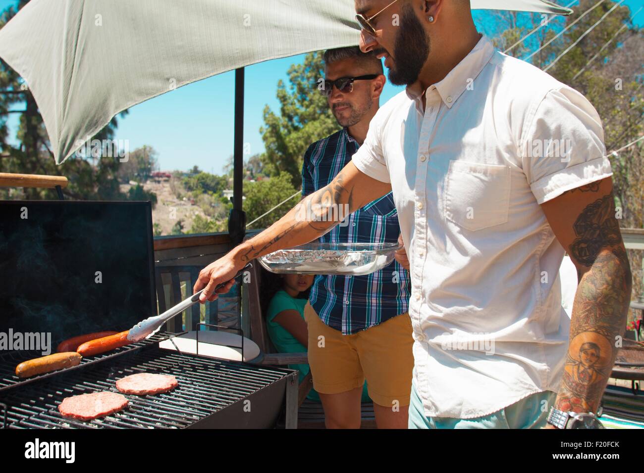 Barbecuing hi-res stock photography and images - Alamy
