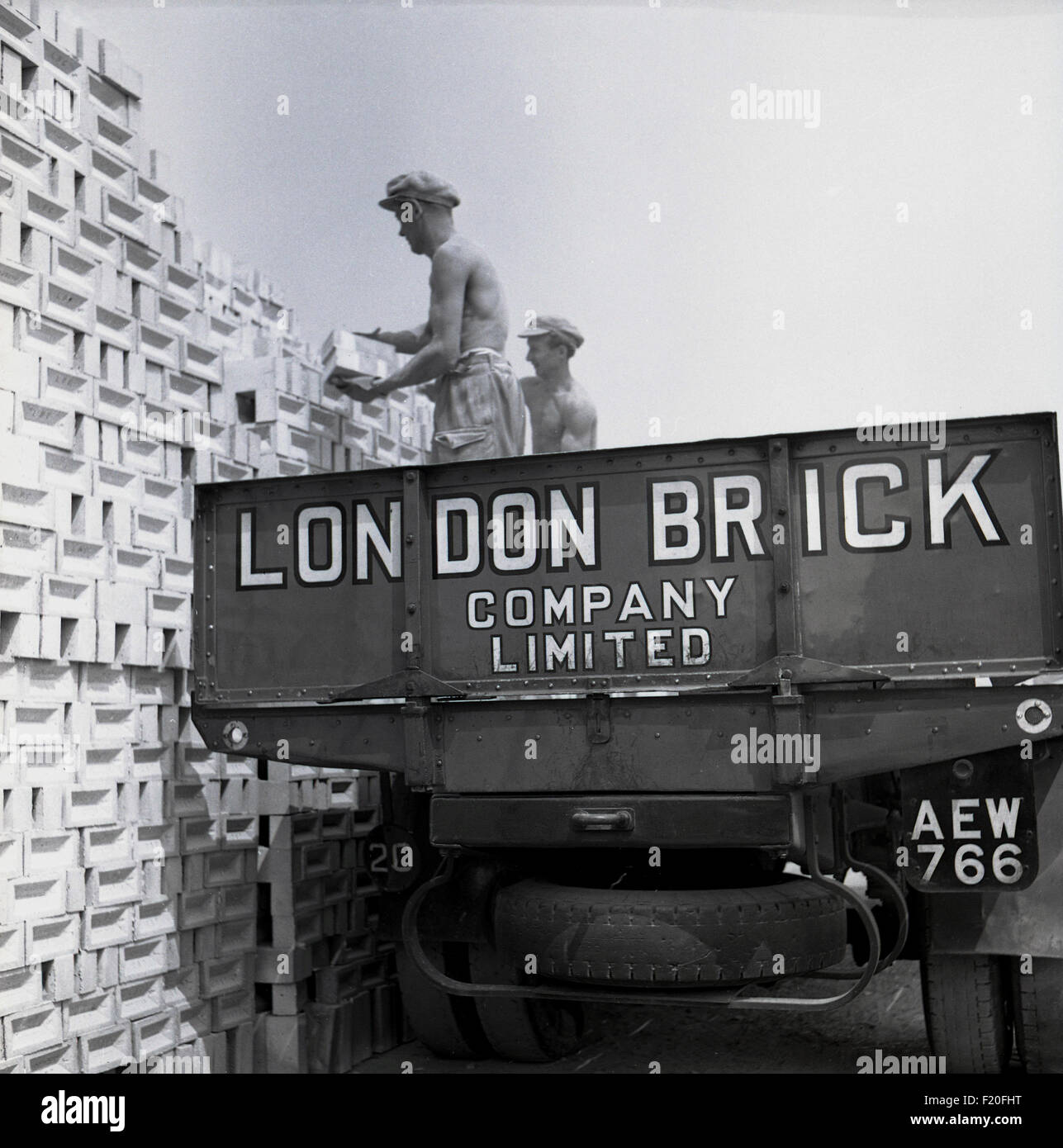 Loading bricks lorry hi-res stock photography and images - Alamy