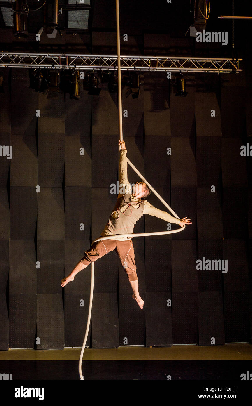 Acrobatic performance hi-res stock photography and images - Alamy