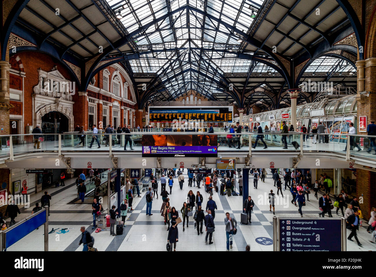 Station concourse liverpool street hi-res stock photography and images ...