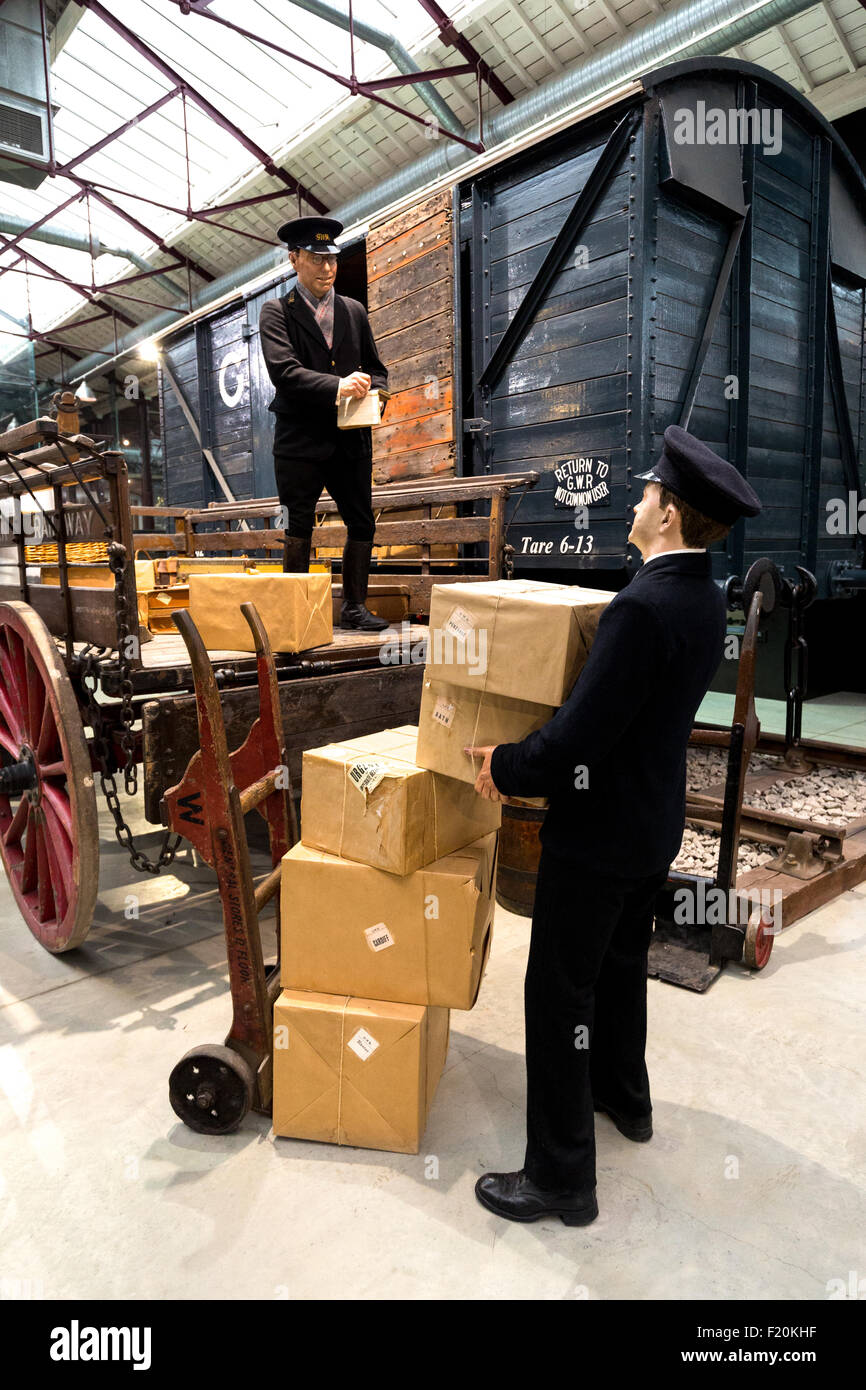 Railway porter with trolley of luggage hi-res stock photography and ...