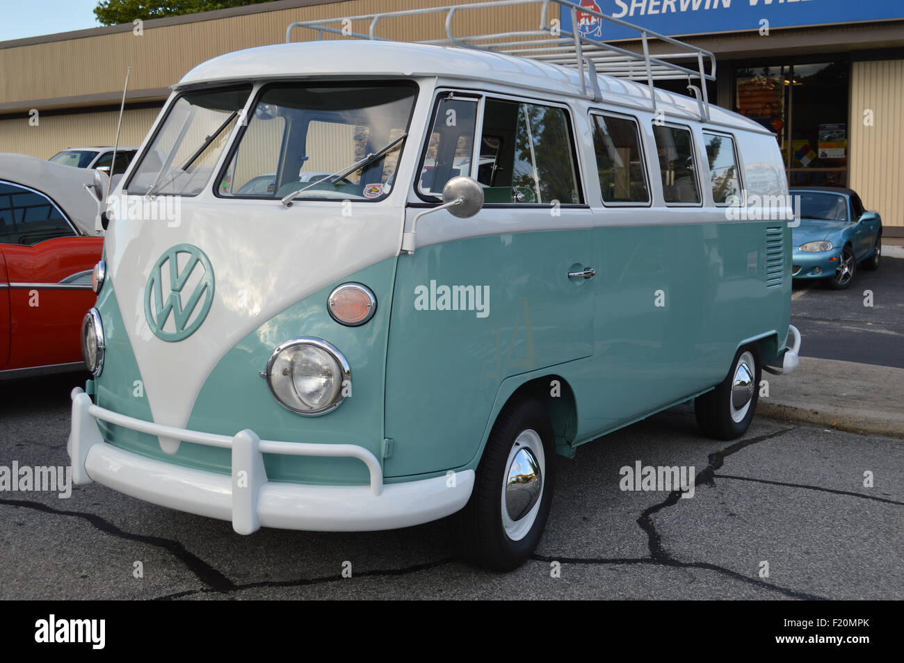 A vintage Volkswagen Bus Stock Photo - Alamy