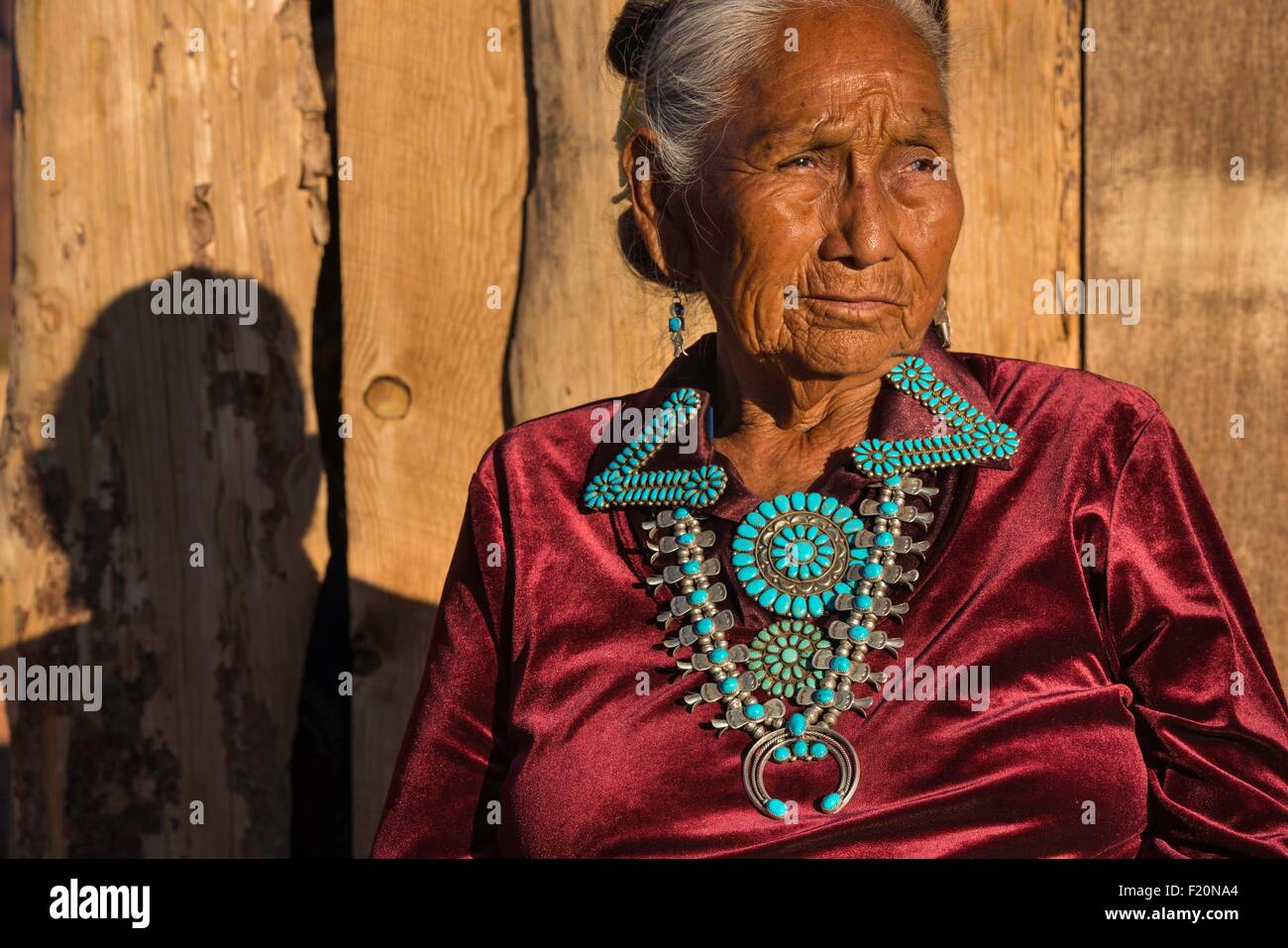 Woman portrait navajo High Resolution Stock Photography and Images - Alamy