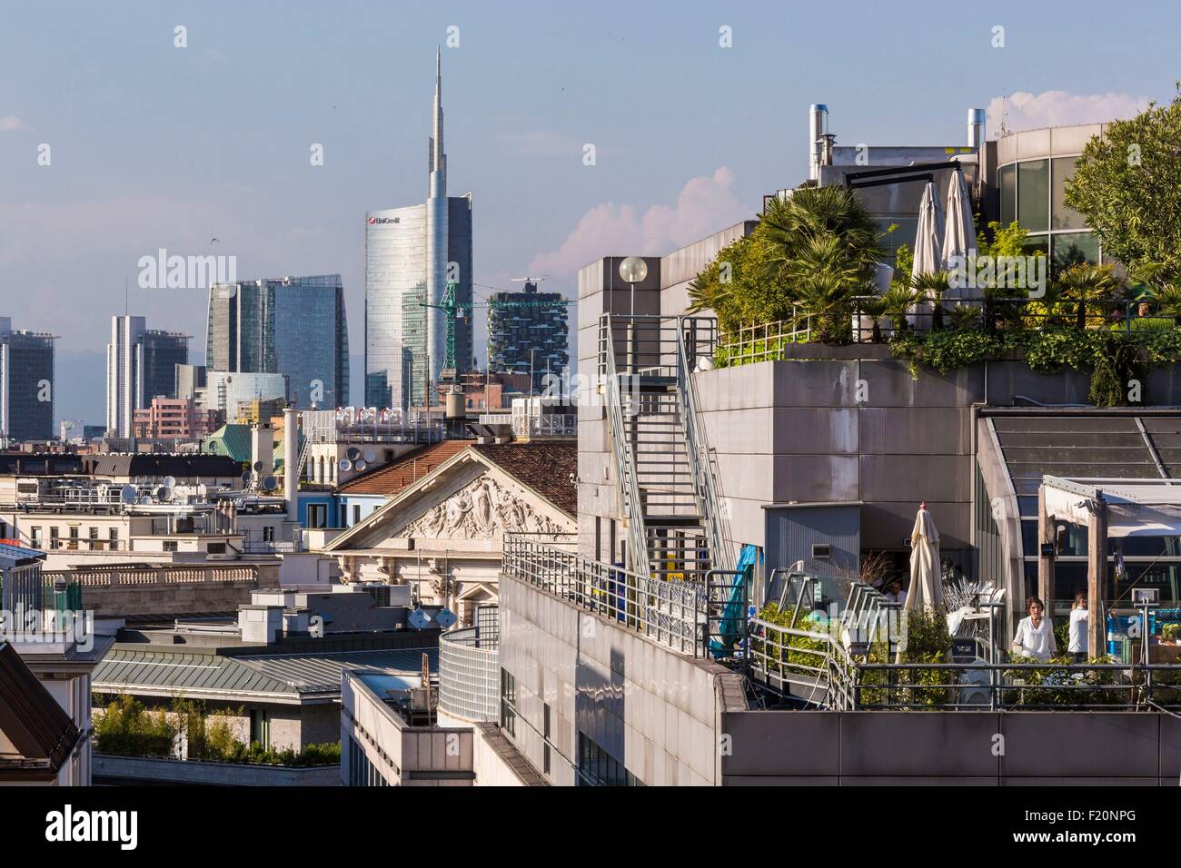 Skyscraper roof terrace hi-res stock photography and images - Alamy