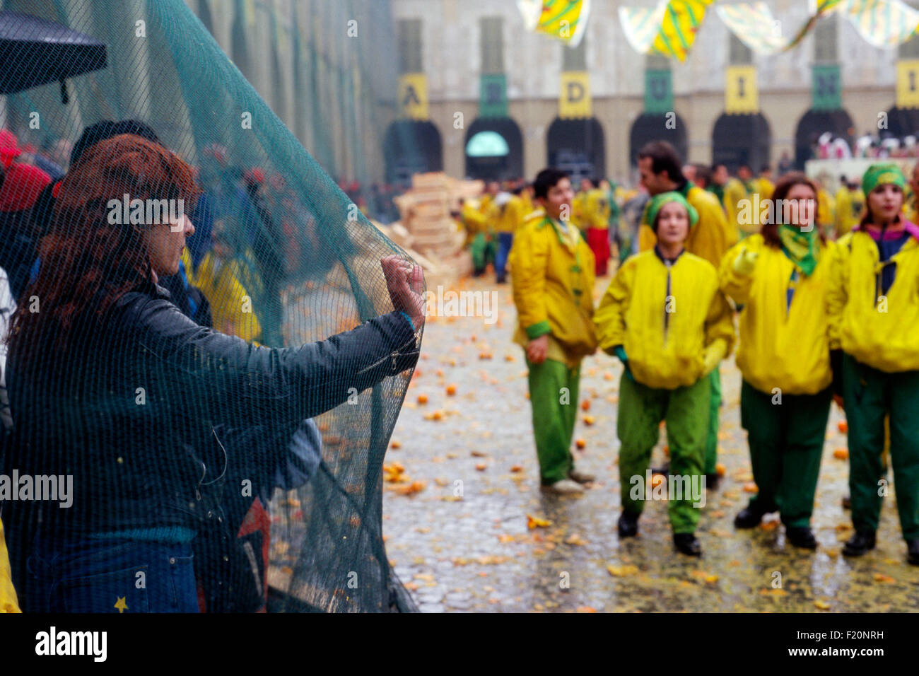Orange battle at ivrea carnival hi-res stock photography and images - Alamy