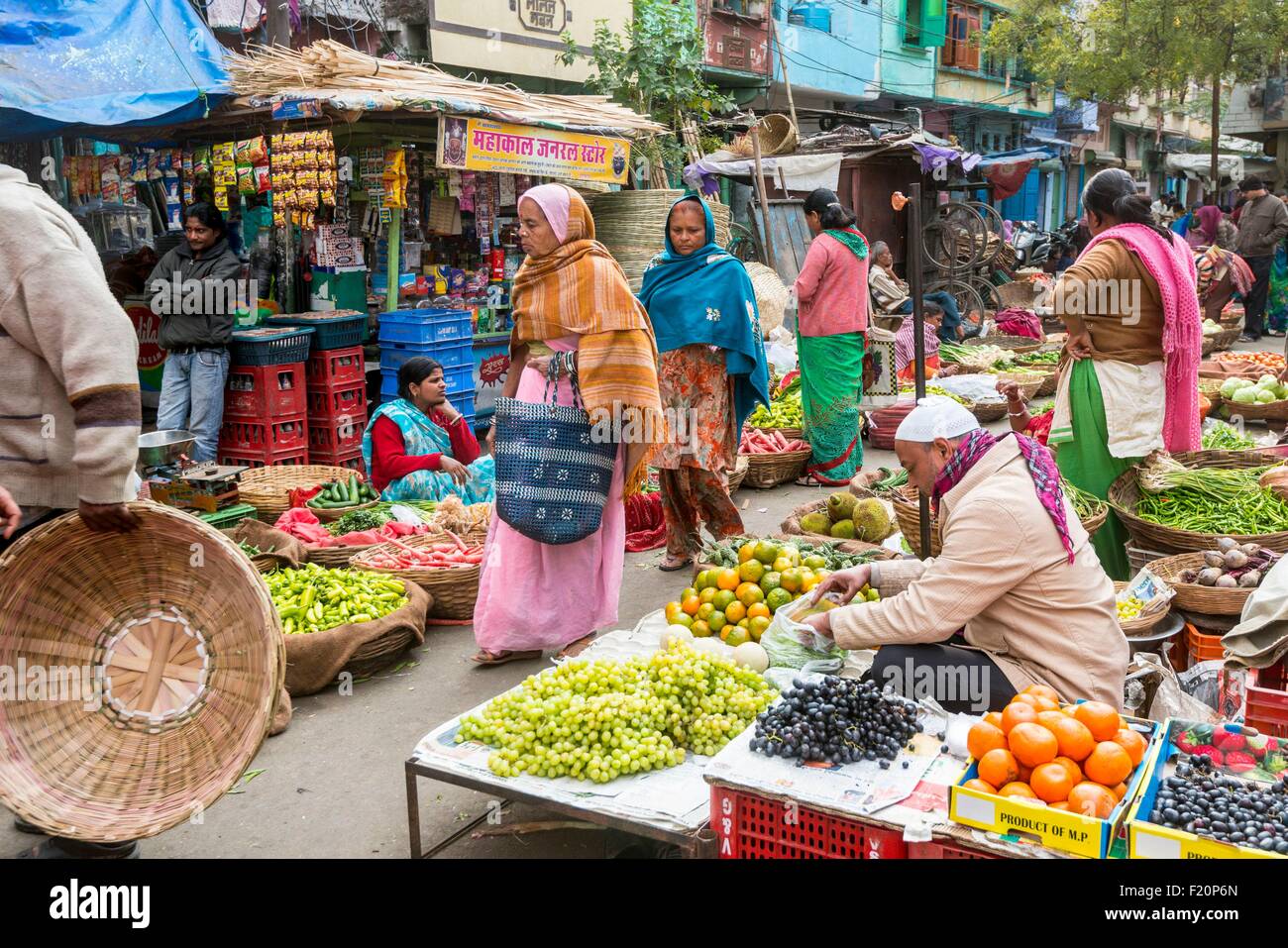 Fruit vegetable market udaipur rajasthan hi-res stock photography and ...
