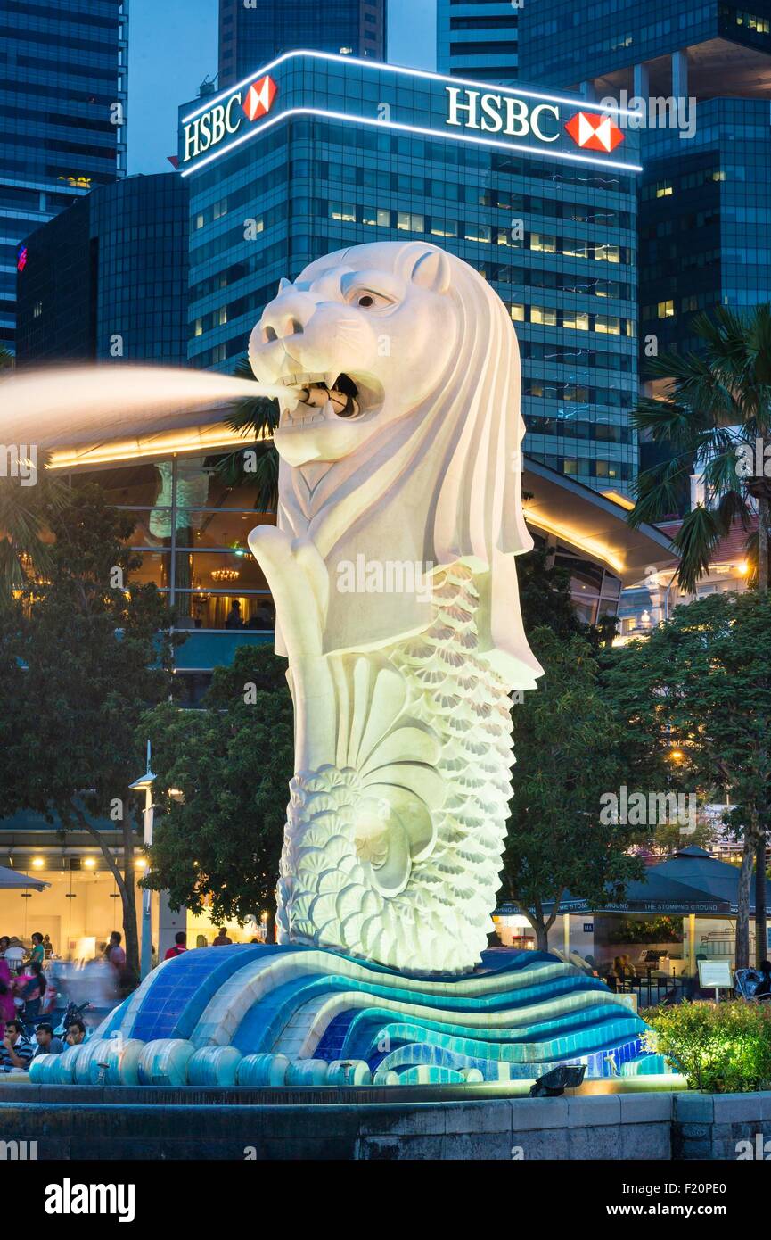 Singapore, city center, financial district with its skylines, Merlion ...