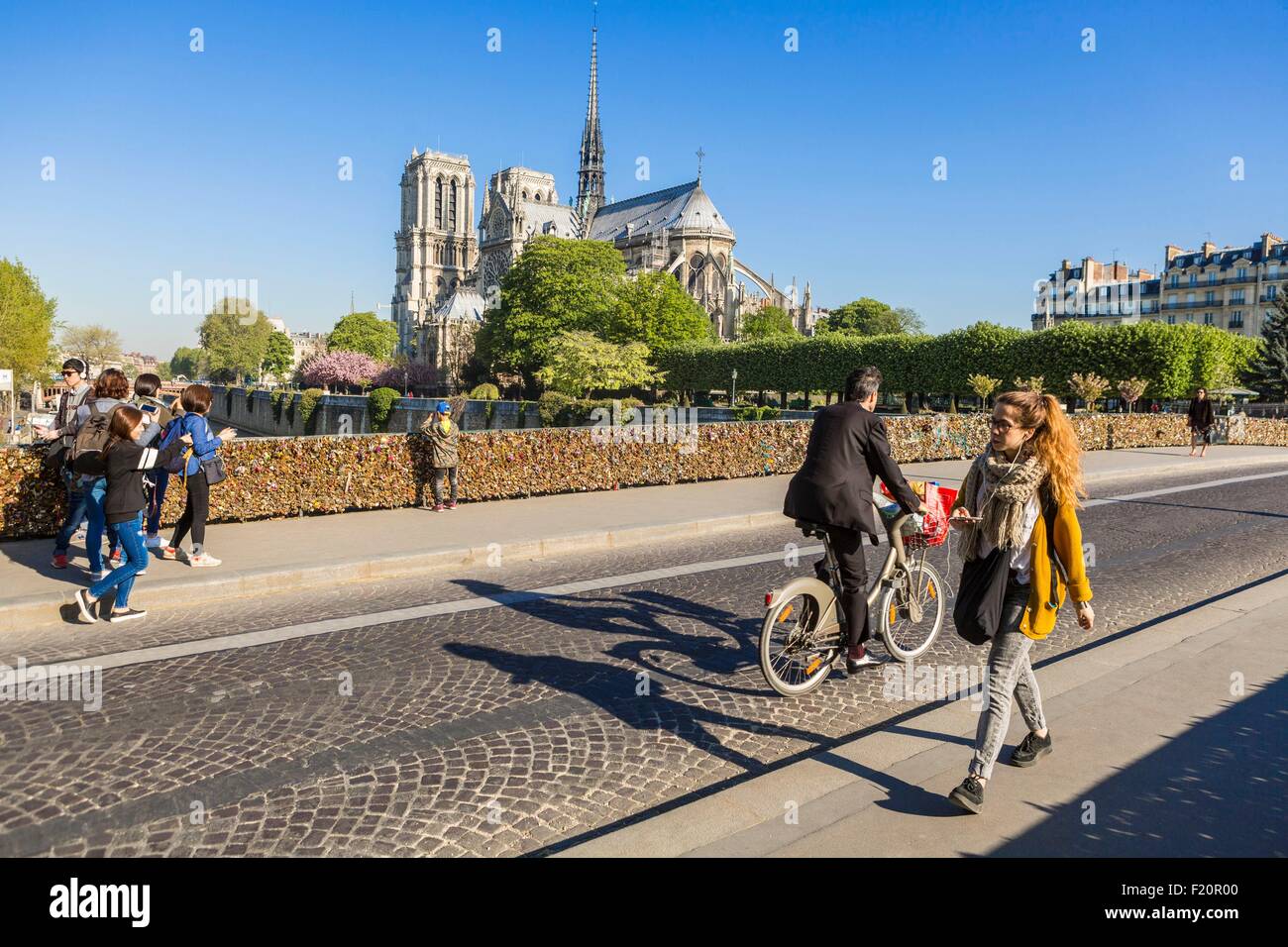 France, Paris, Archeveche bridge and Notre Dame cathedral Stock Photo ...