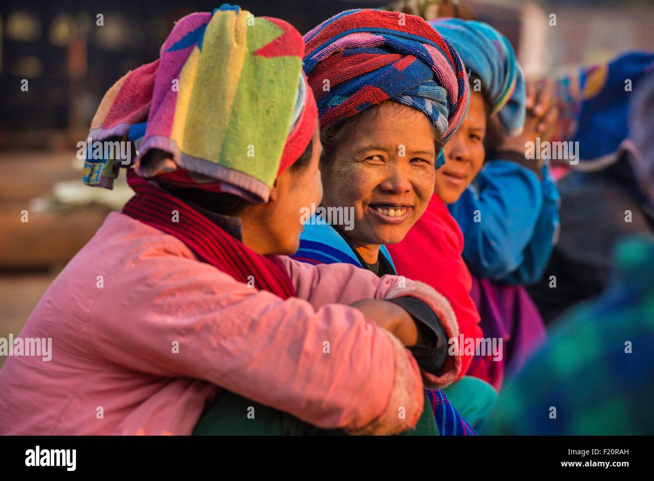 Myanmar (Burma), Shan state, Pa'O tribe, Hamsu, Maha Myatmuni pagoda's ...