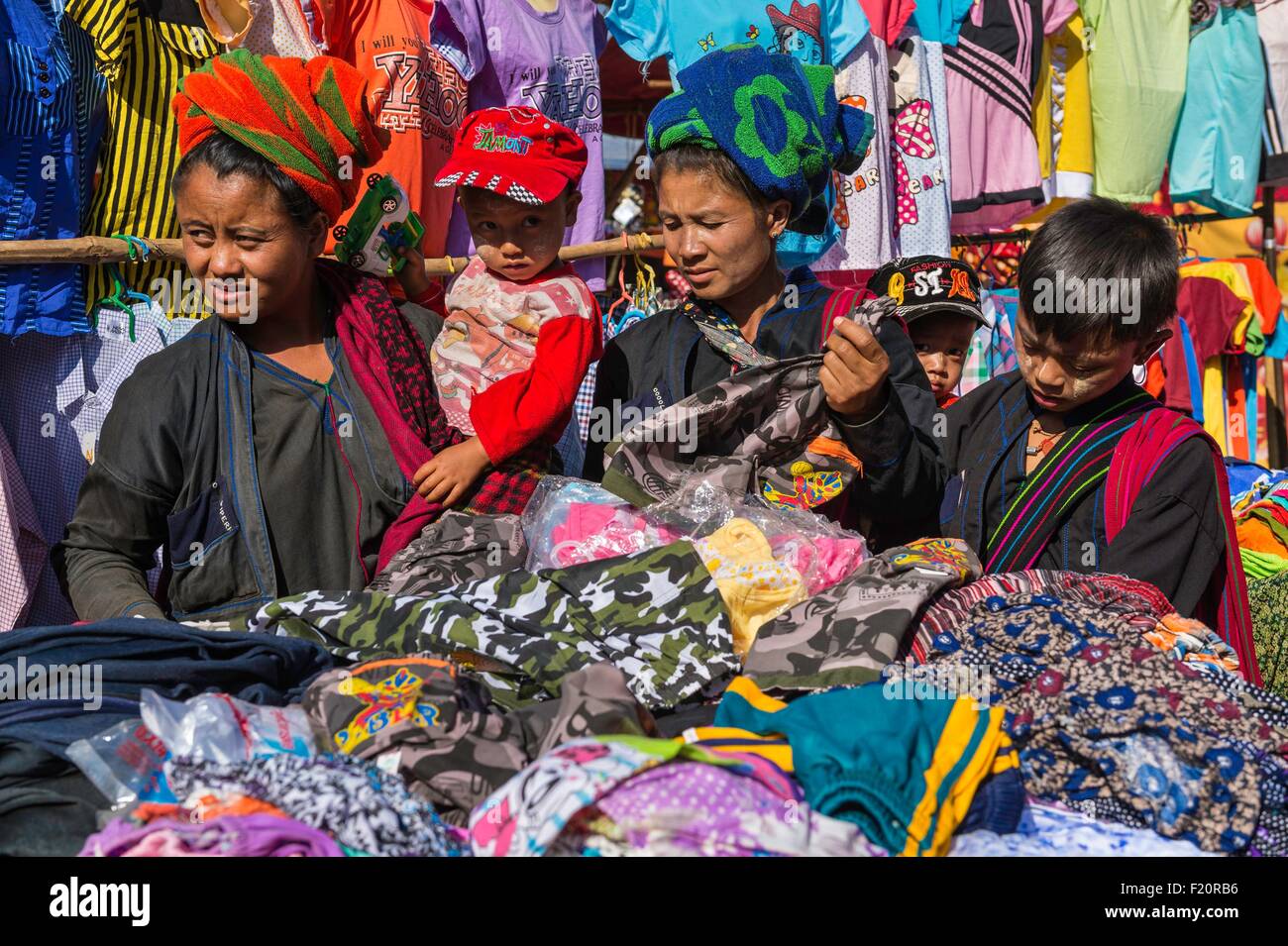 Myanmar (Burma), Shan state, Pao's tribe, Kakku, market during Kakku's ...