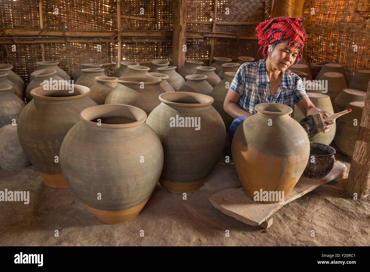 Myanmar (Burma), Shan state, Pao's tribe, Sagar lake, Naung Bo, Moe ...