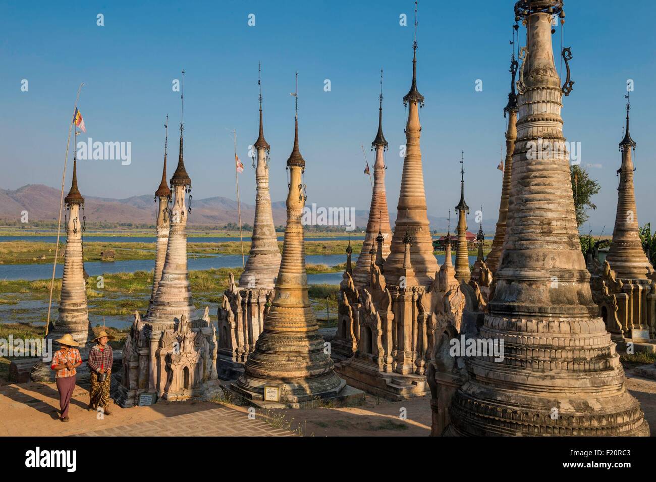 Myanmar (Burma), Shan state, Pao's tribe, Sagar lake, Samkar Inlay ...
